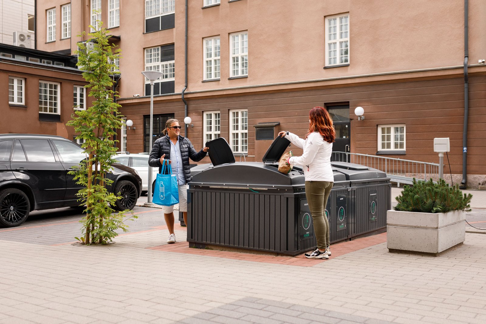 Rethinking underground containers and municipal waste management